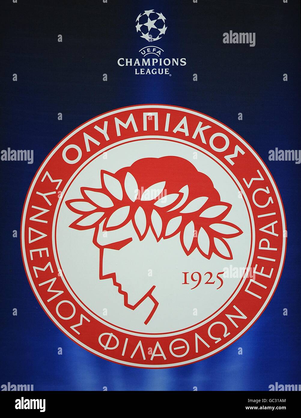 Arsenal badge hi-res stock photography and images - Alamy