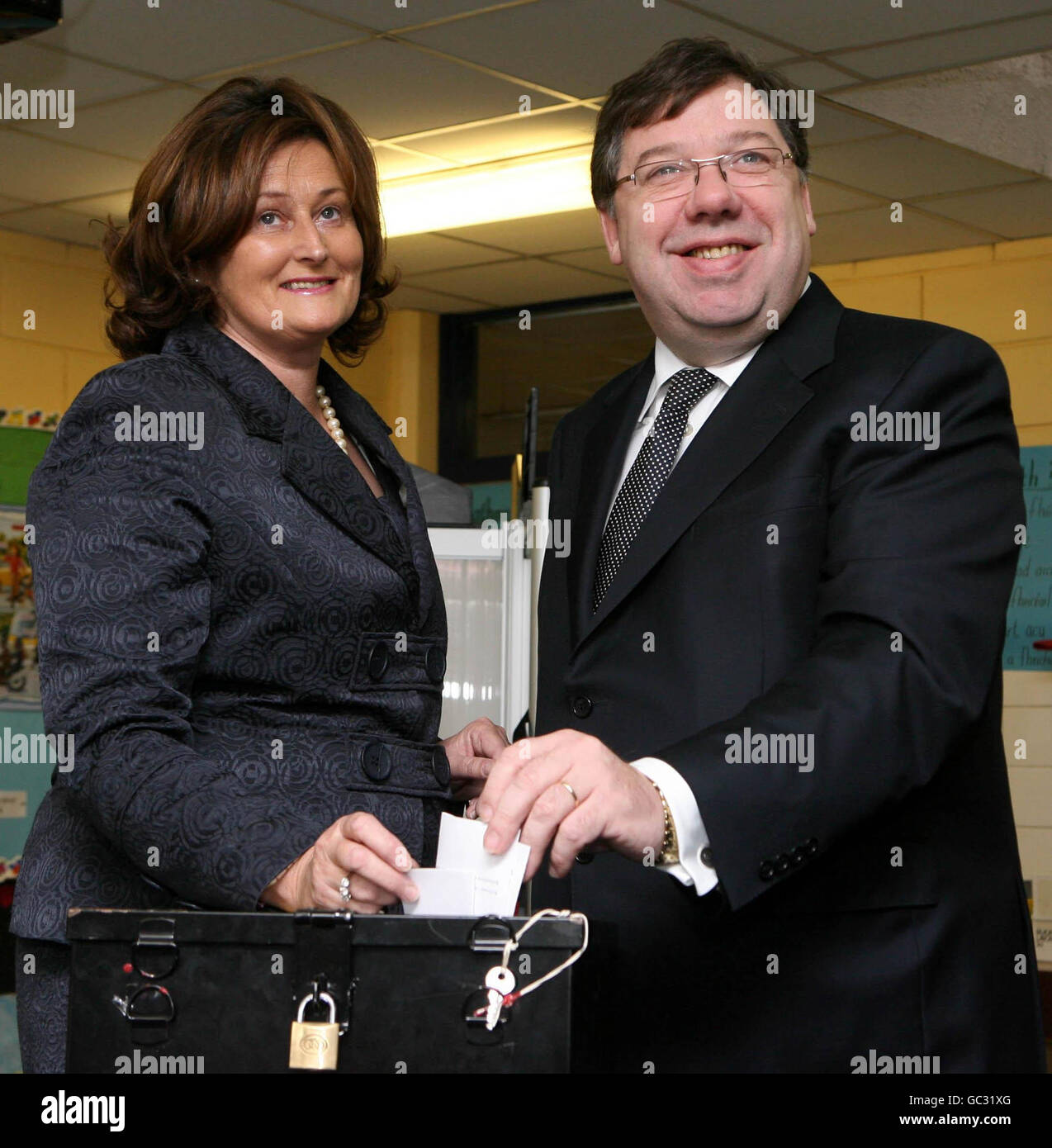 Taoiseach Brian Cowen and his wife Mary cast their vote in the Lisbon ...