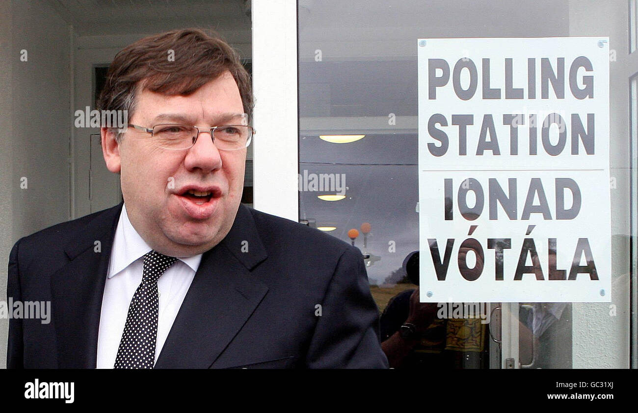 Taoiseach brian cowen at mucklagh national school in co offaly hi-res ...