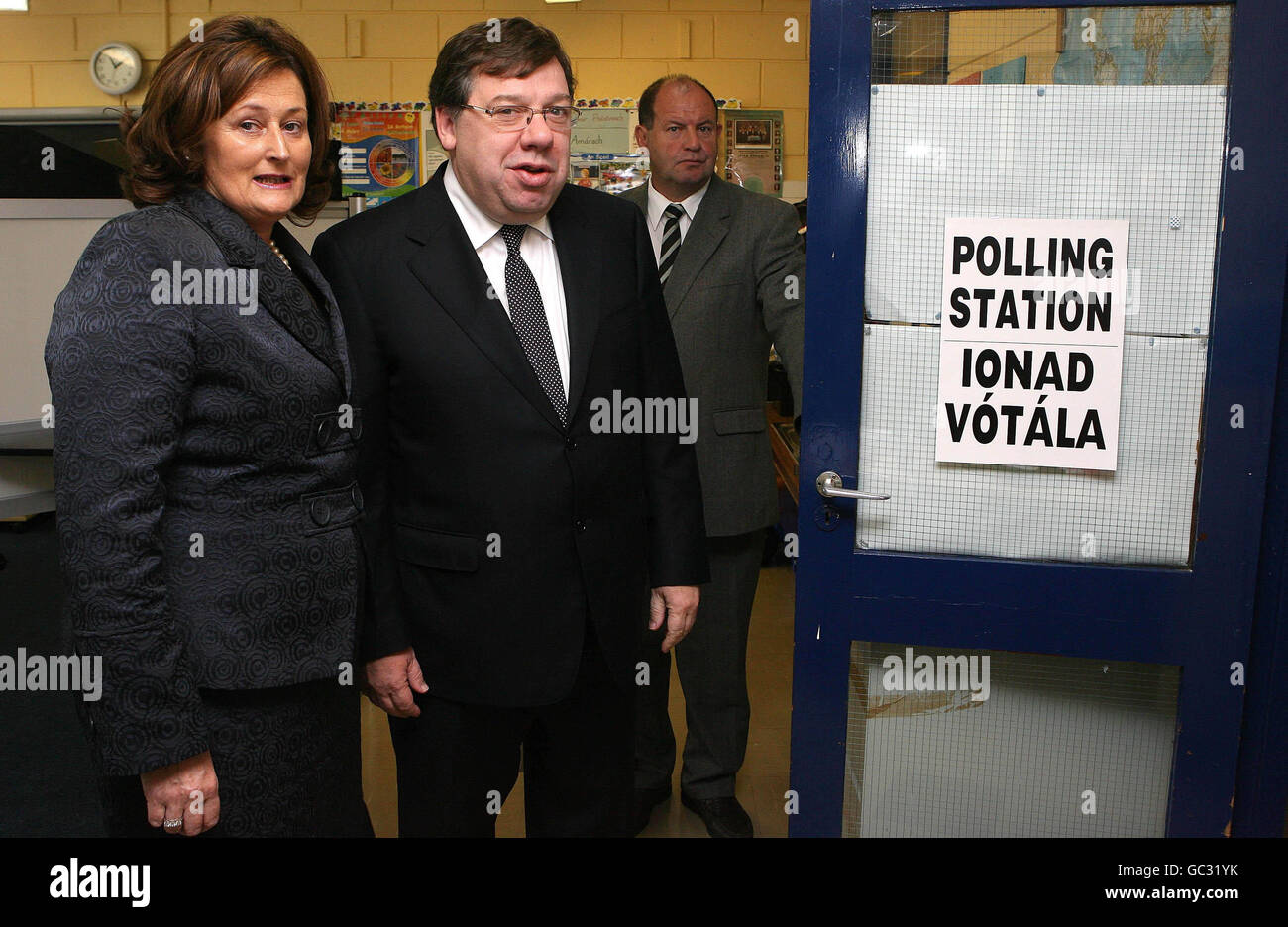 Taoiseach Brian Cowen and his wife Mary cast their vote in the Lisbon ...