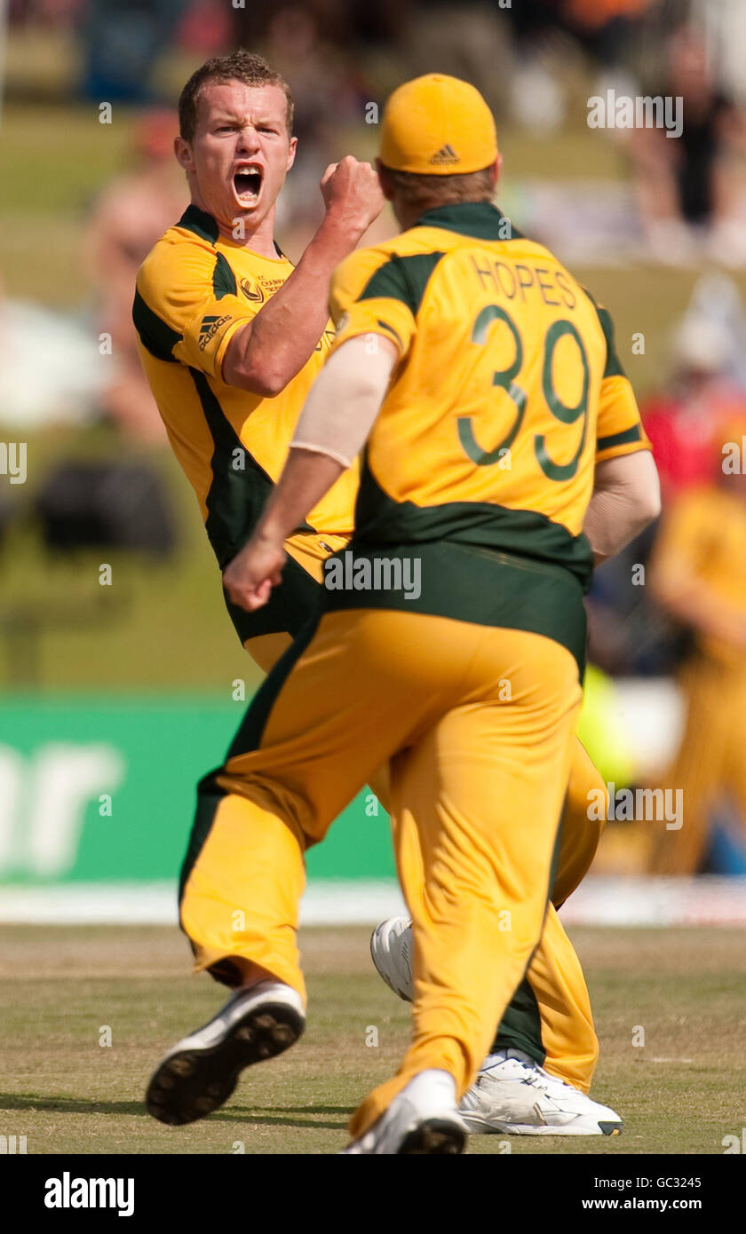 Australia's Peter Siddle celebrates with James Hopes after dismissing ...
