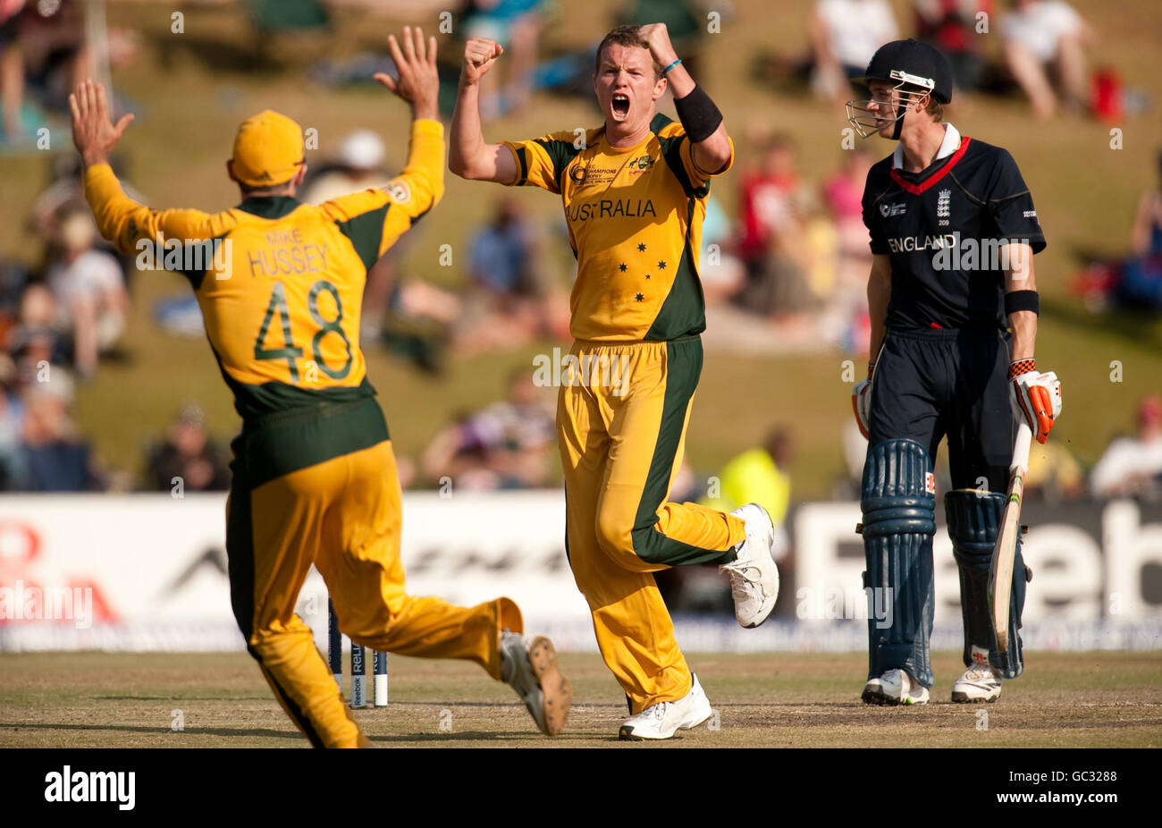 Australia's Peter Siddle (c) celebrates with Michael Hussey (l) after ...