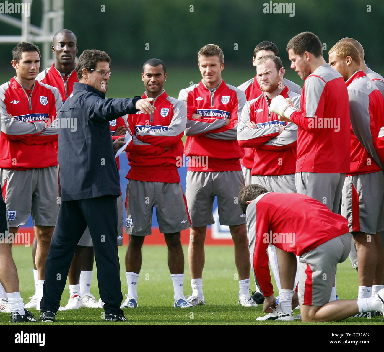 Football manager talking to team hi-res stock photography and images ...