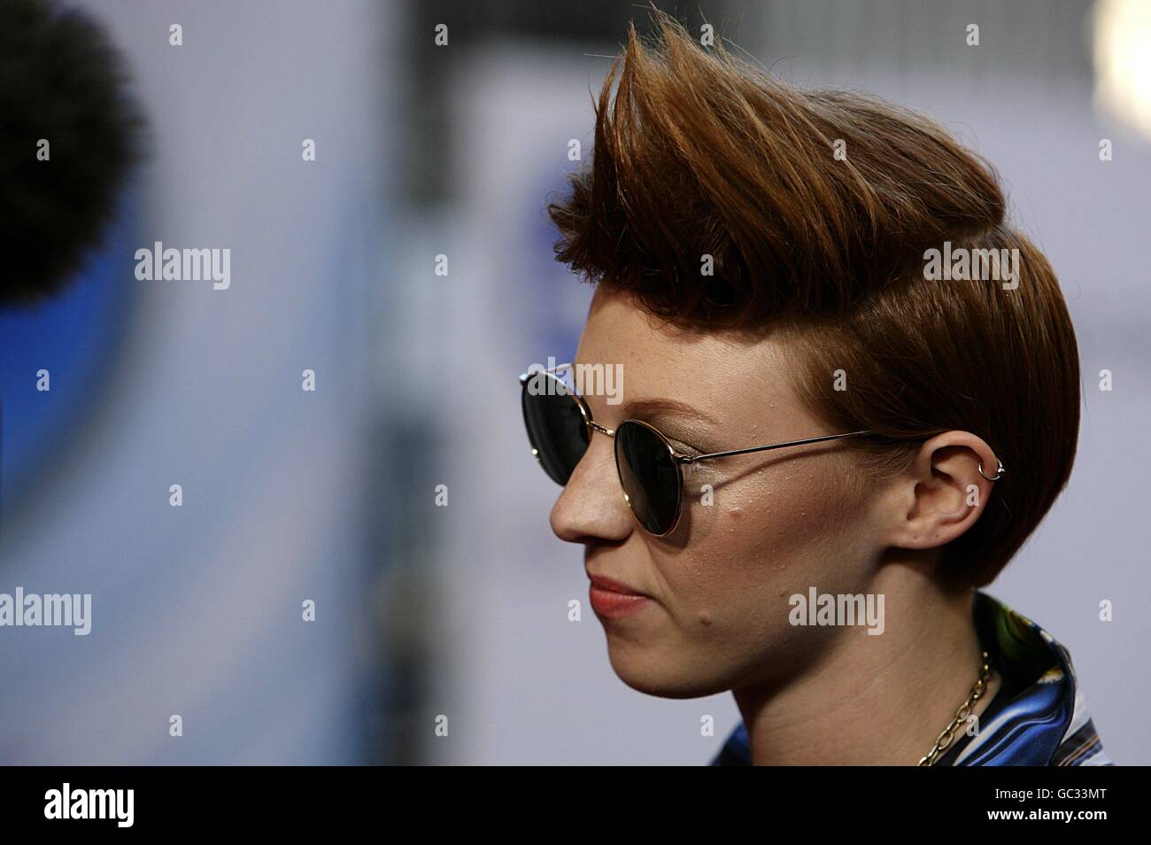 Elly Jackson of La Roux arriving for the 2009 Barclaycard Mercury Prize ...