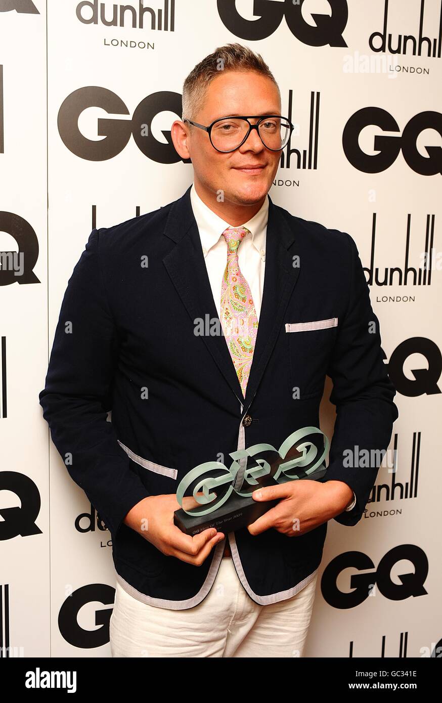 Giles Deacon with his Designer award at the 2009 GQ Men of the Year ...