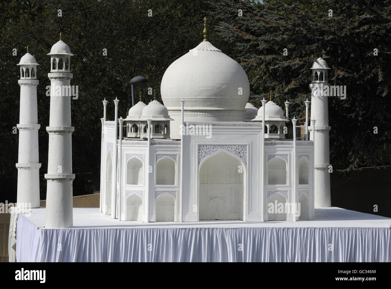 Indian miniature taj mahal hi-res stock photography and images - Alamy