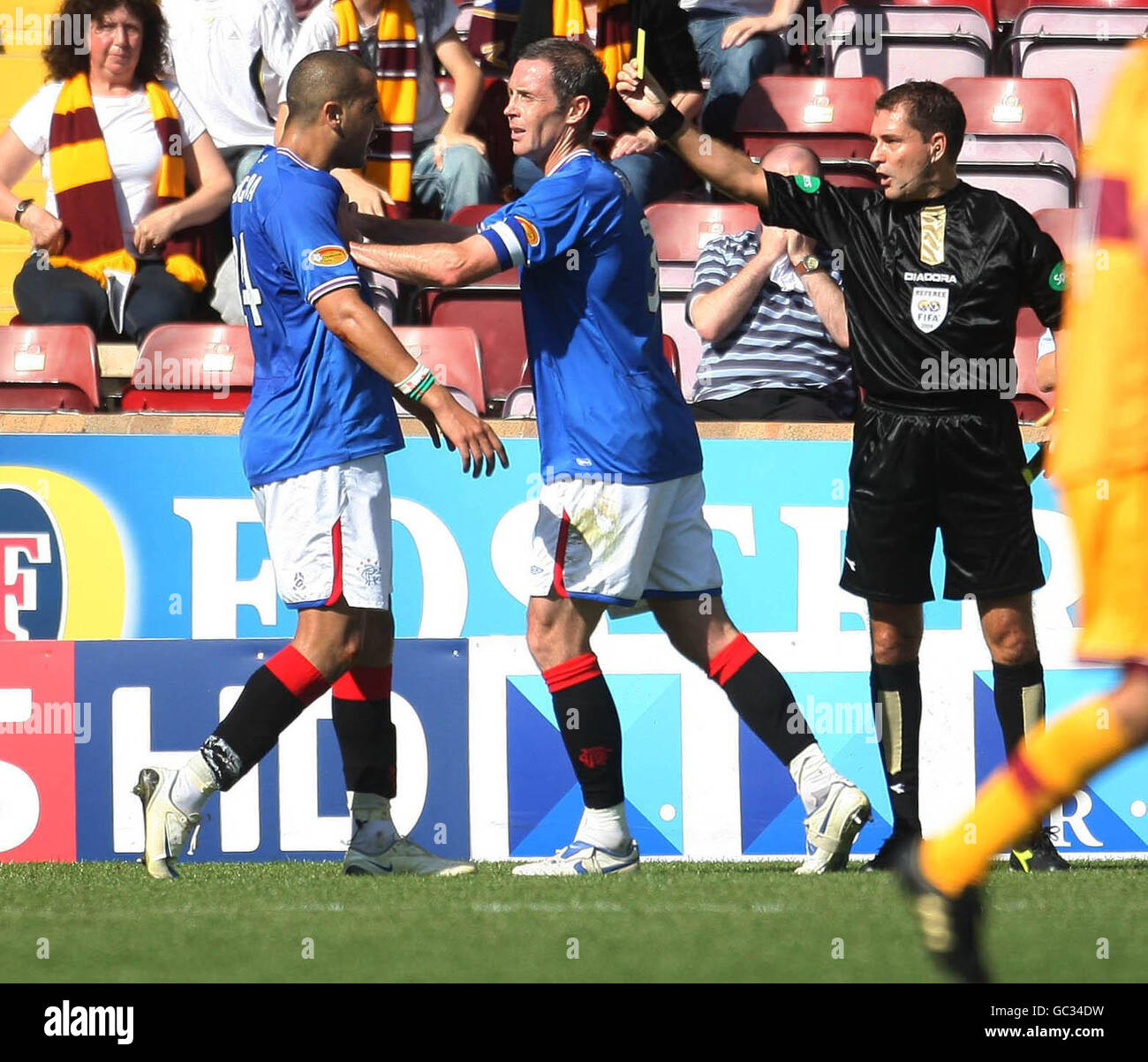 Footballer arguing with referee hi-res stock photography and images - Alamy