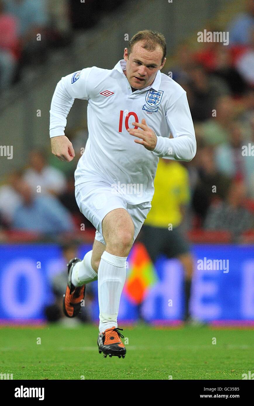 Wayne rooney england 2010 hi-res stock photography and images - Alamy