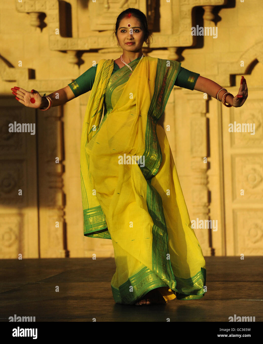 Indian dance stage hi-res stock photography and images - Alamy