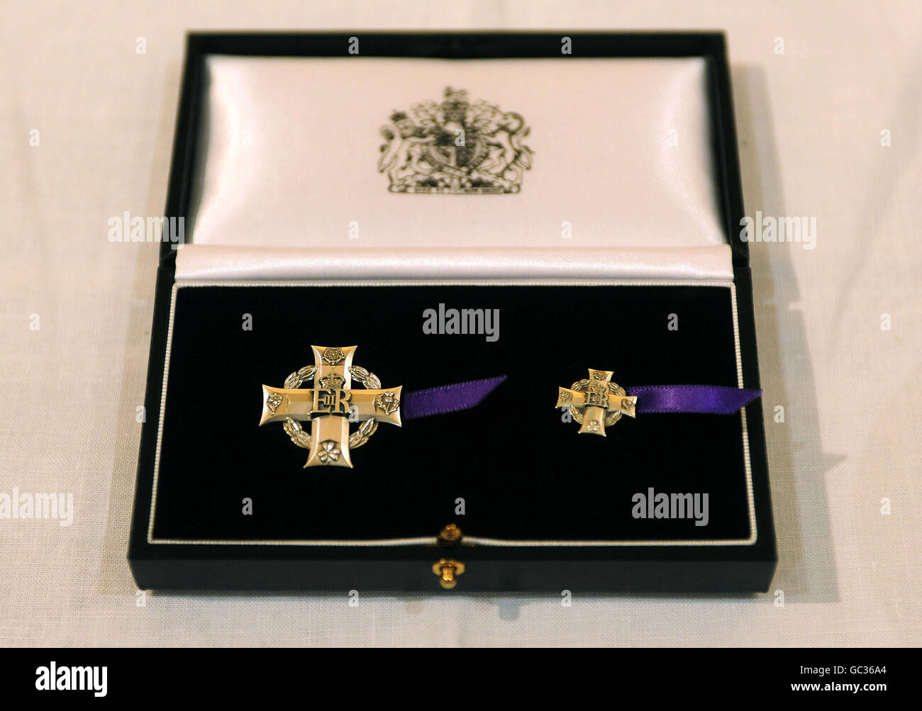 Elizabeth cross medal hi-res stock photography and images - Alamy