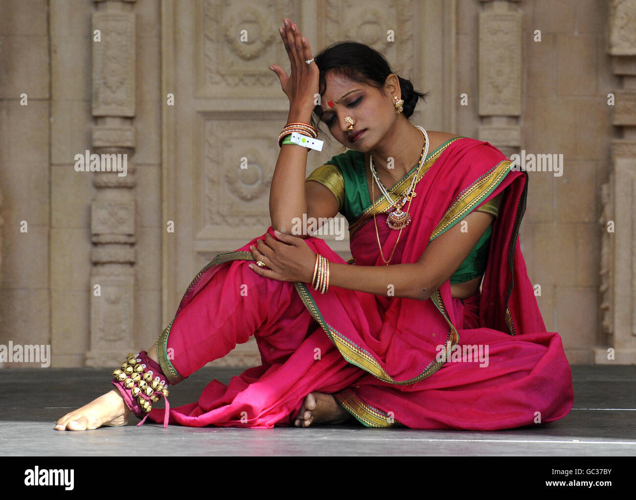 Indian dance stage hi-res stock photography and images - Alamy