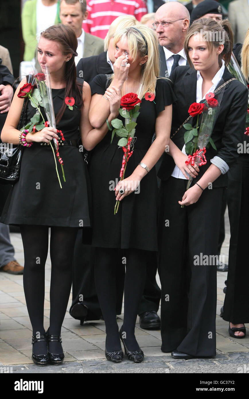 Standing watching death dead body army soldier hi-res stock photography ...