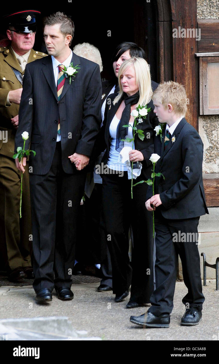 Parents James and Jayne, sister Becki, 21, (centre right, rear) and ...