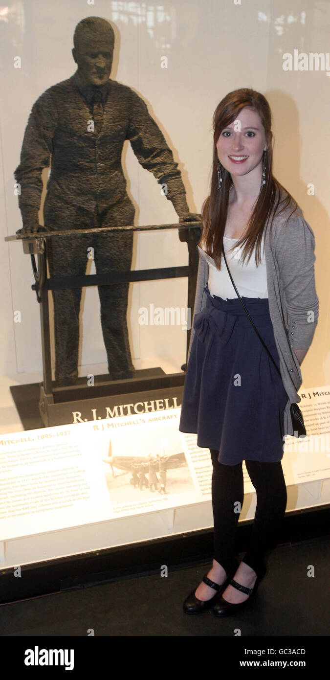 Statue of Spitfire designer unveiled at Science Museum Stock Photo - Alamy