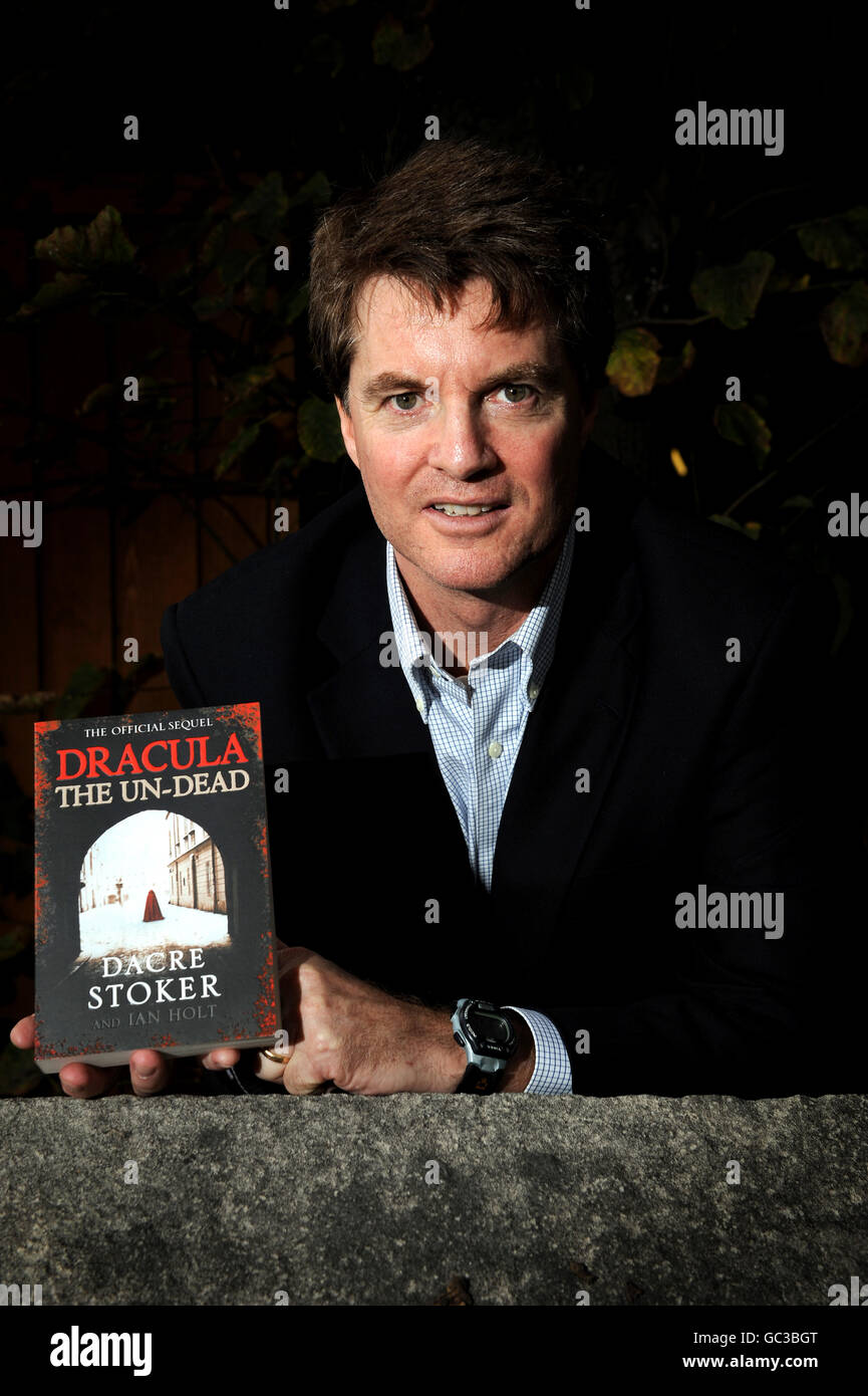 A dracula sequel in a london cemetery hi-res stock photography and ...