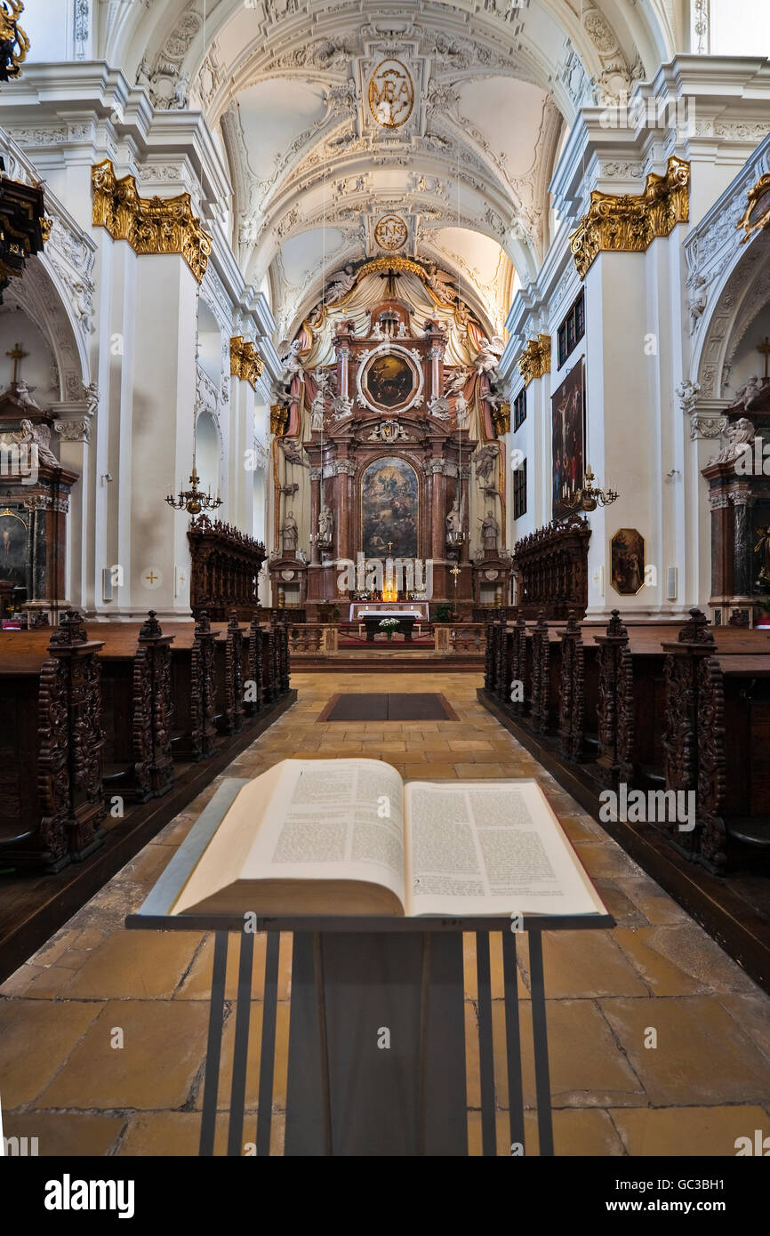 Old cathedral linz hi-res stock photography and images - Alamy