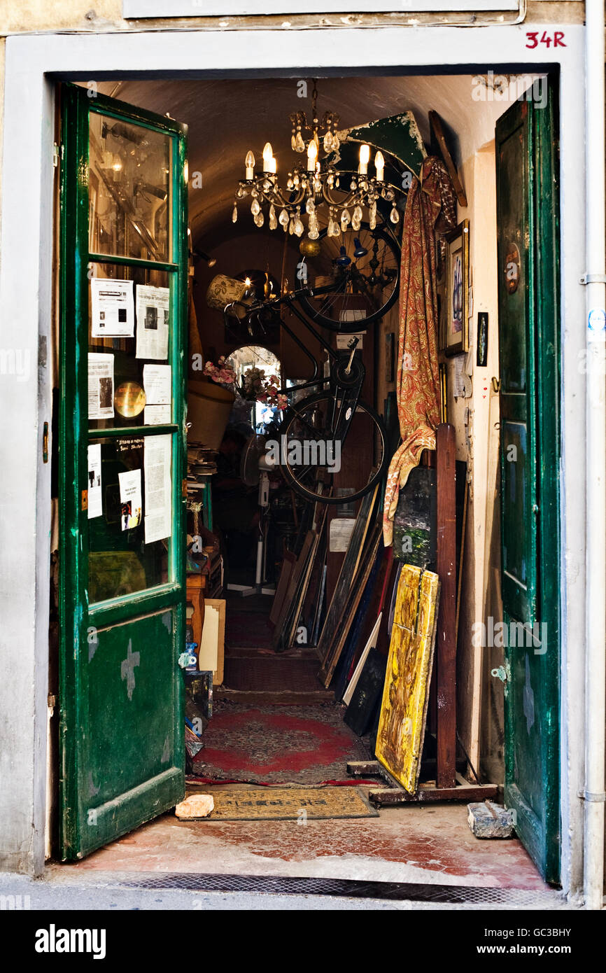 Junk shops hi-res stock photography and images - Alamy