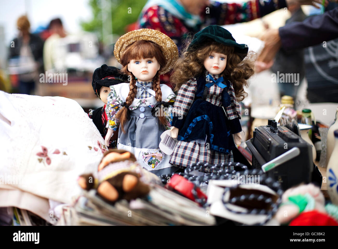 Market stall with dolls hi-res stock photography and images - Alamy