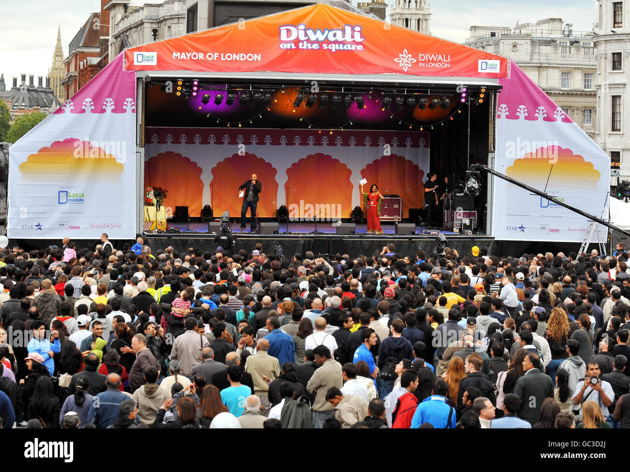 Large crowds gather hi-res stock photography and images - Alamy