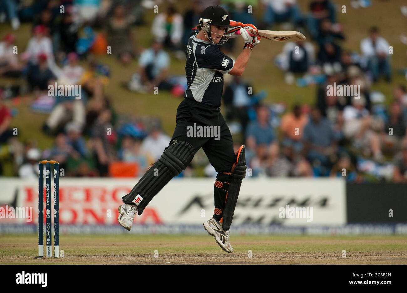 Sport cricket jumping batting hi-res stock photography and images - Alamy