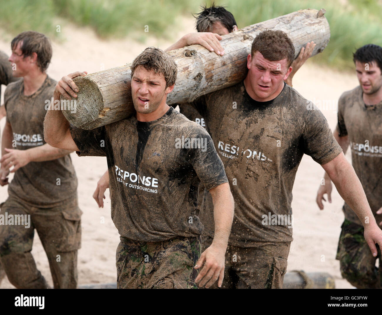 Glasgow Warriors rugby players Chris Cusiter and Moray Low (right ...