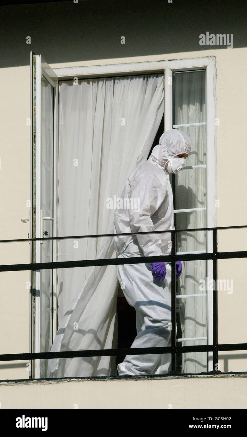 Police raid in North London Stock Photo - Alamy