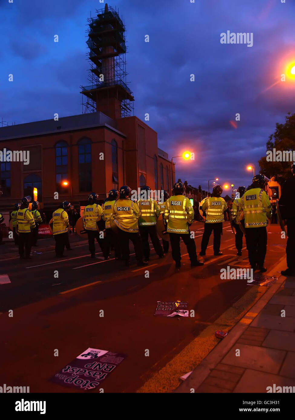 Riot police in harrow hi-res stock photography and images - Alamy
