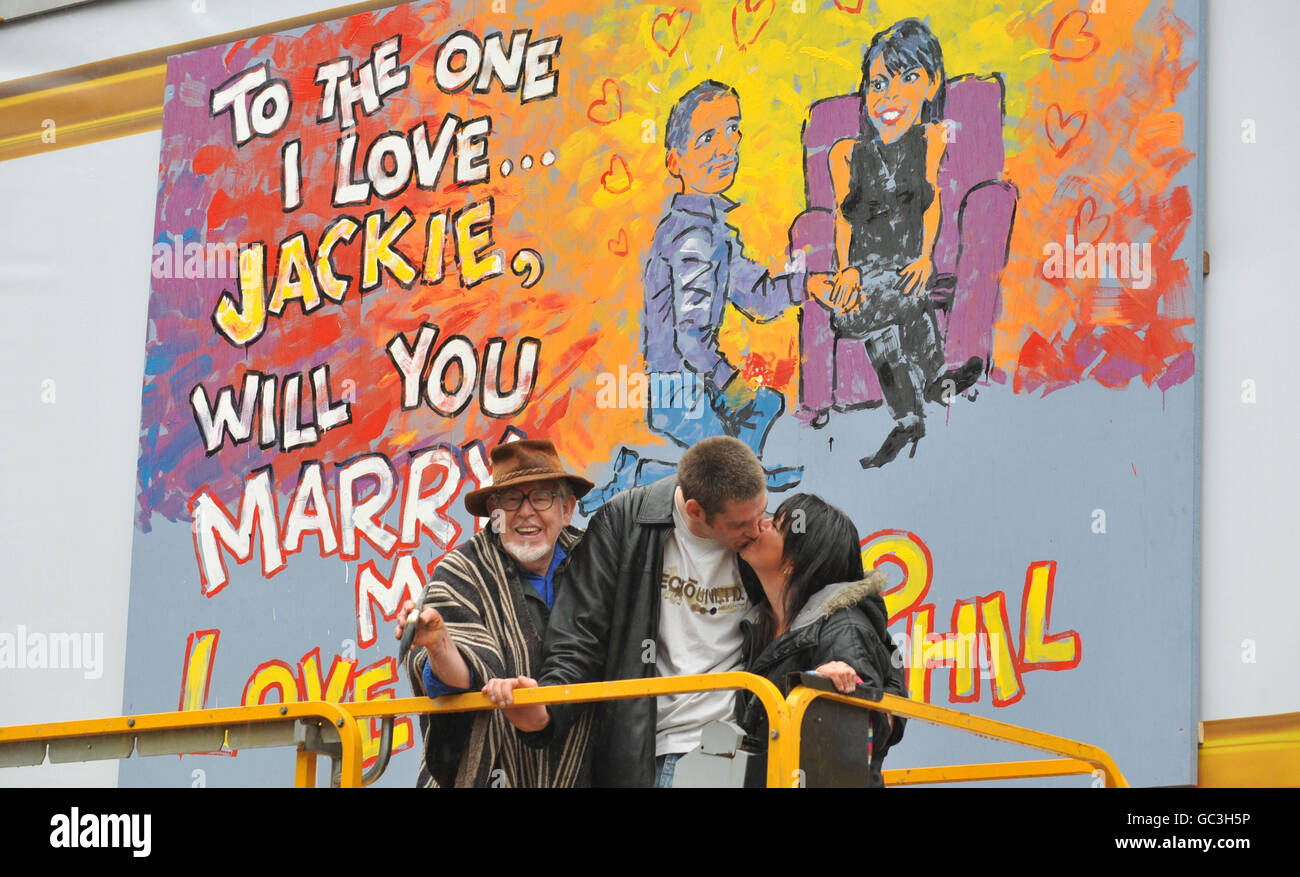 Wispa Gold advertising - Rolf Harris Stock Photo - Alamy