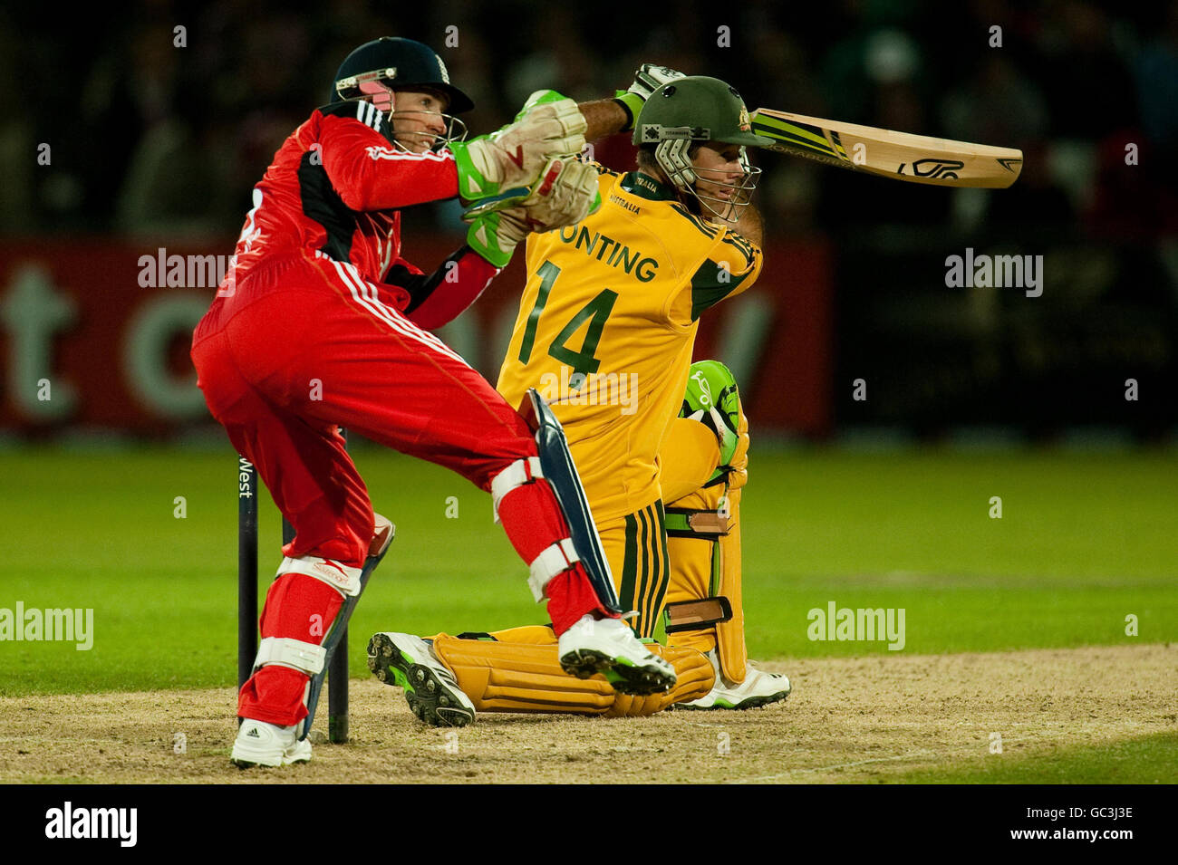 Cricket england back view batting mangdm hi-res stock photography and ...