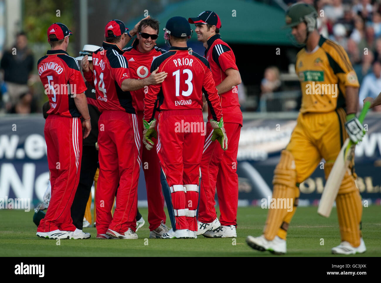 England's Graeme Swann celebrates dismissing Australia captain Ricky ...