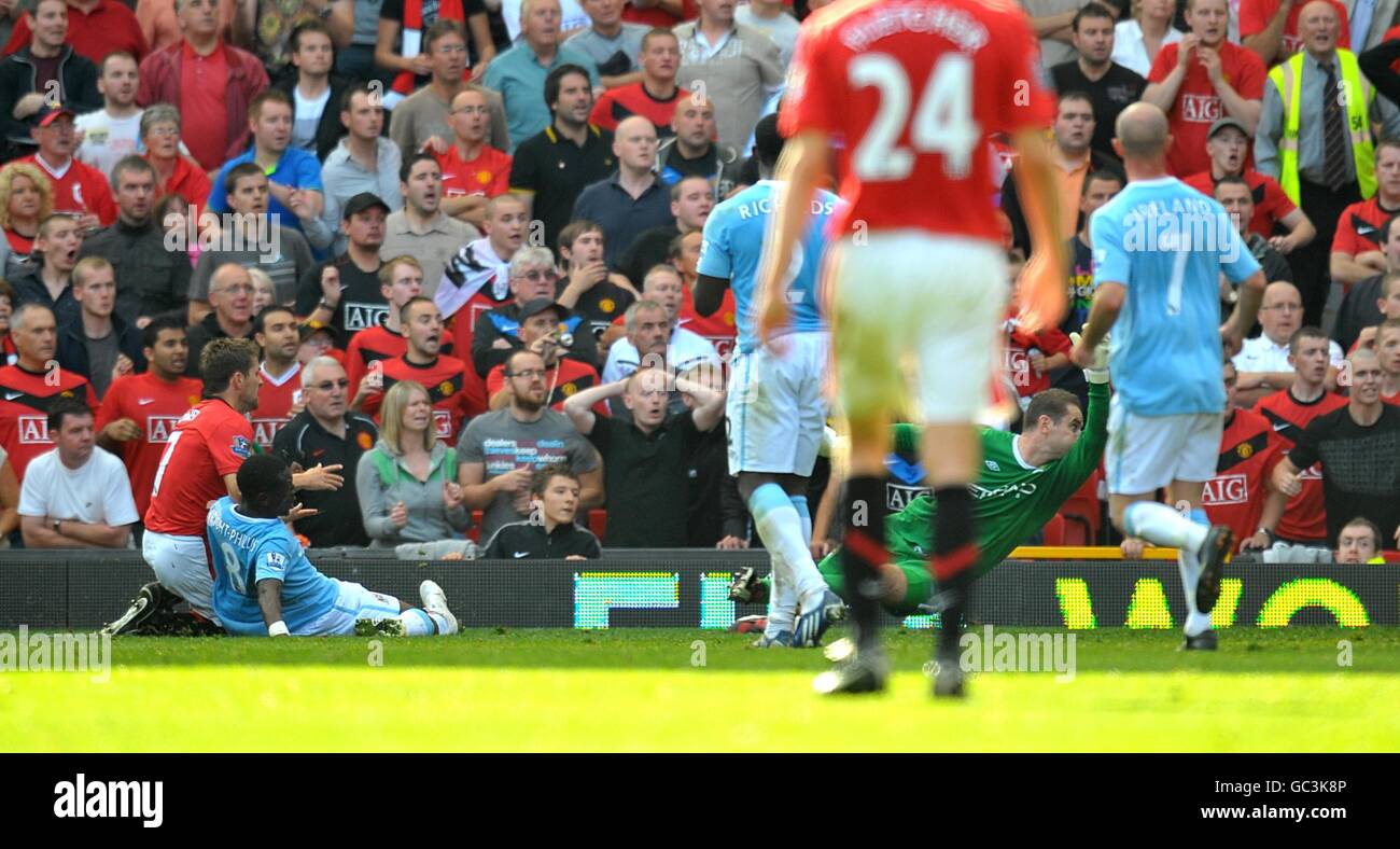 Michael owen manchester united goal hi-res stock photography and images ...