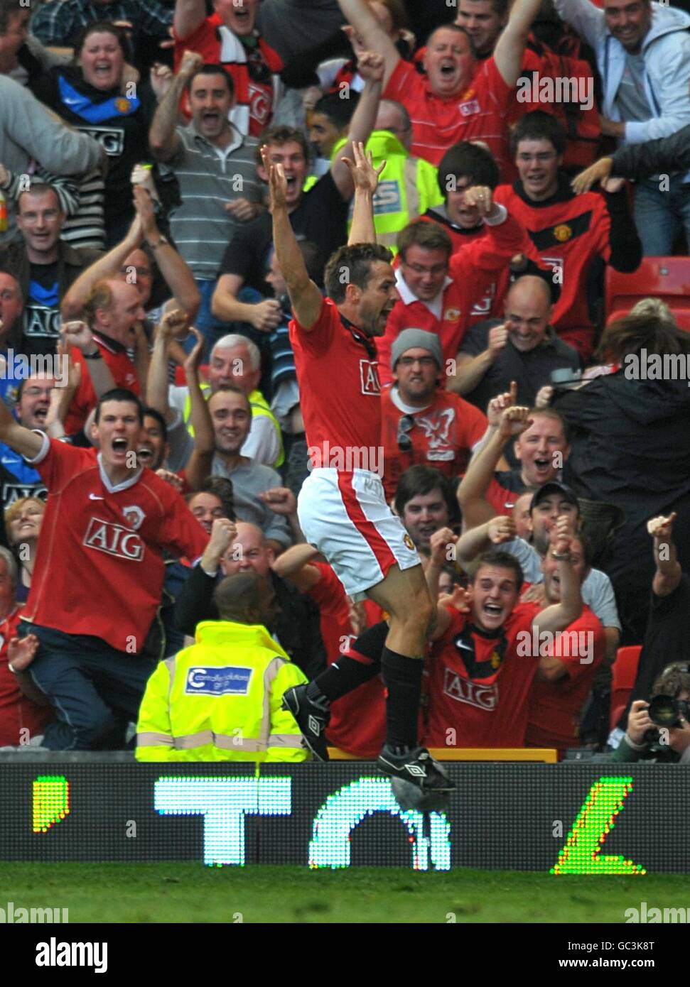 Michael owen manchester united goal hi-res stock photography and images ...