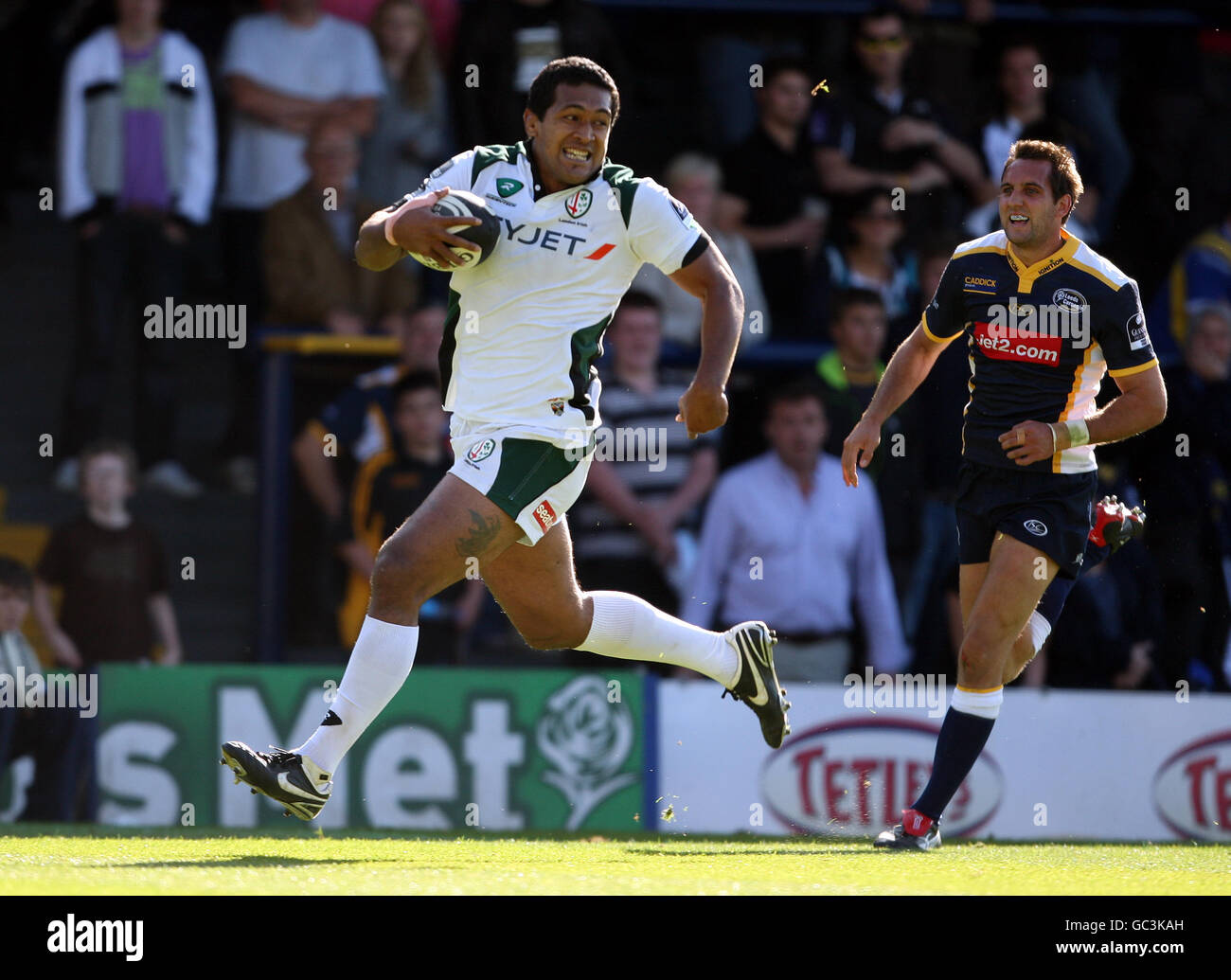 London Irish's Chris Hala'ufia races clear to score a try Stock Photo ...