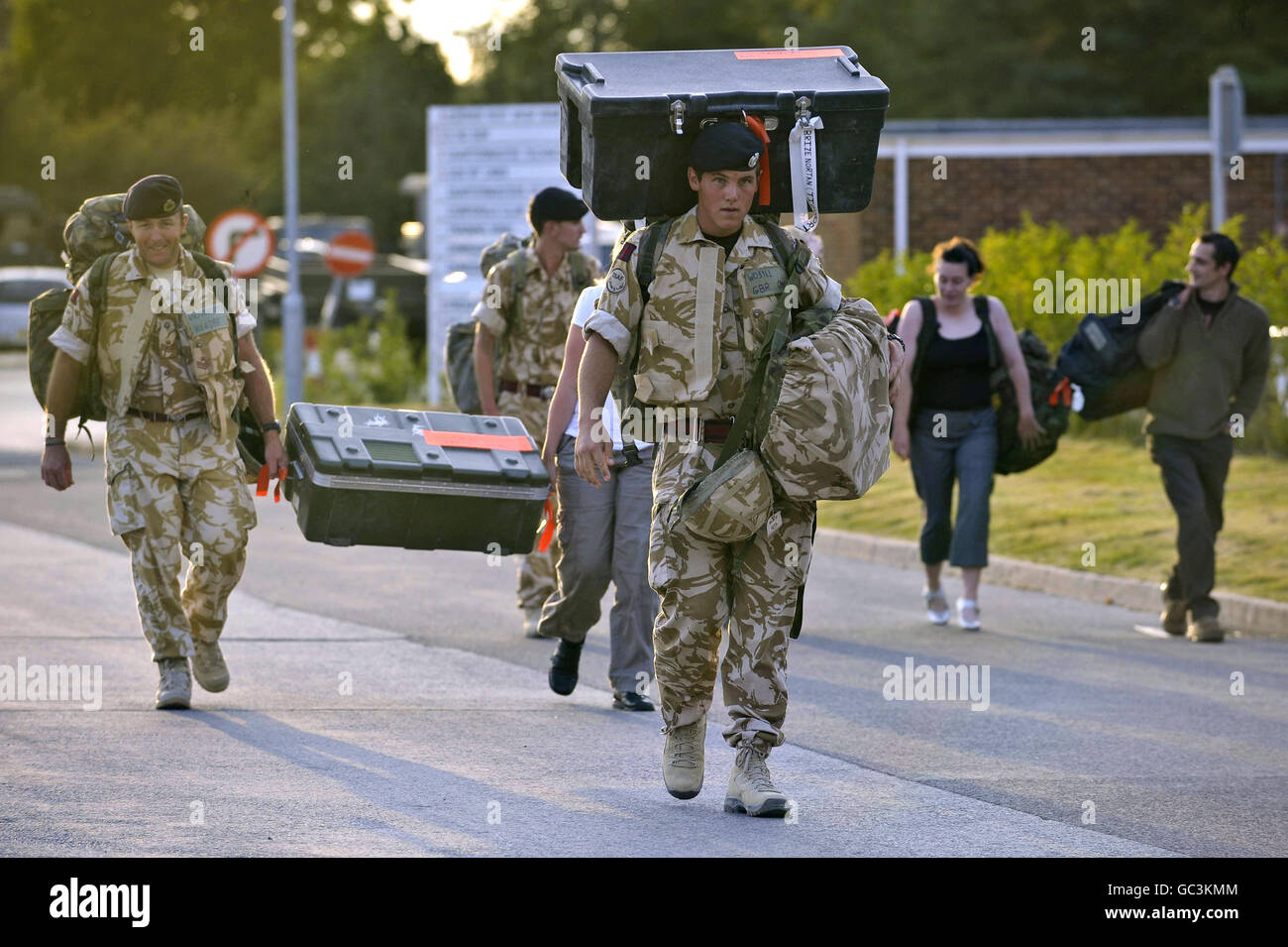 Soldiers welcomed home from Afghanistan Stock Photo - Alamy Soldiers welcomed home from Afghanistan Stock Photo - Alamy