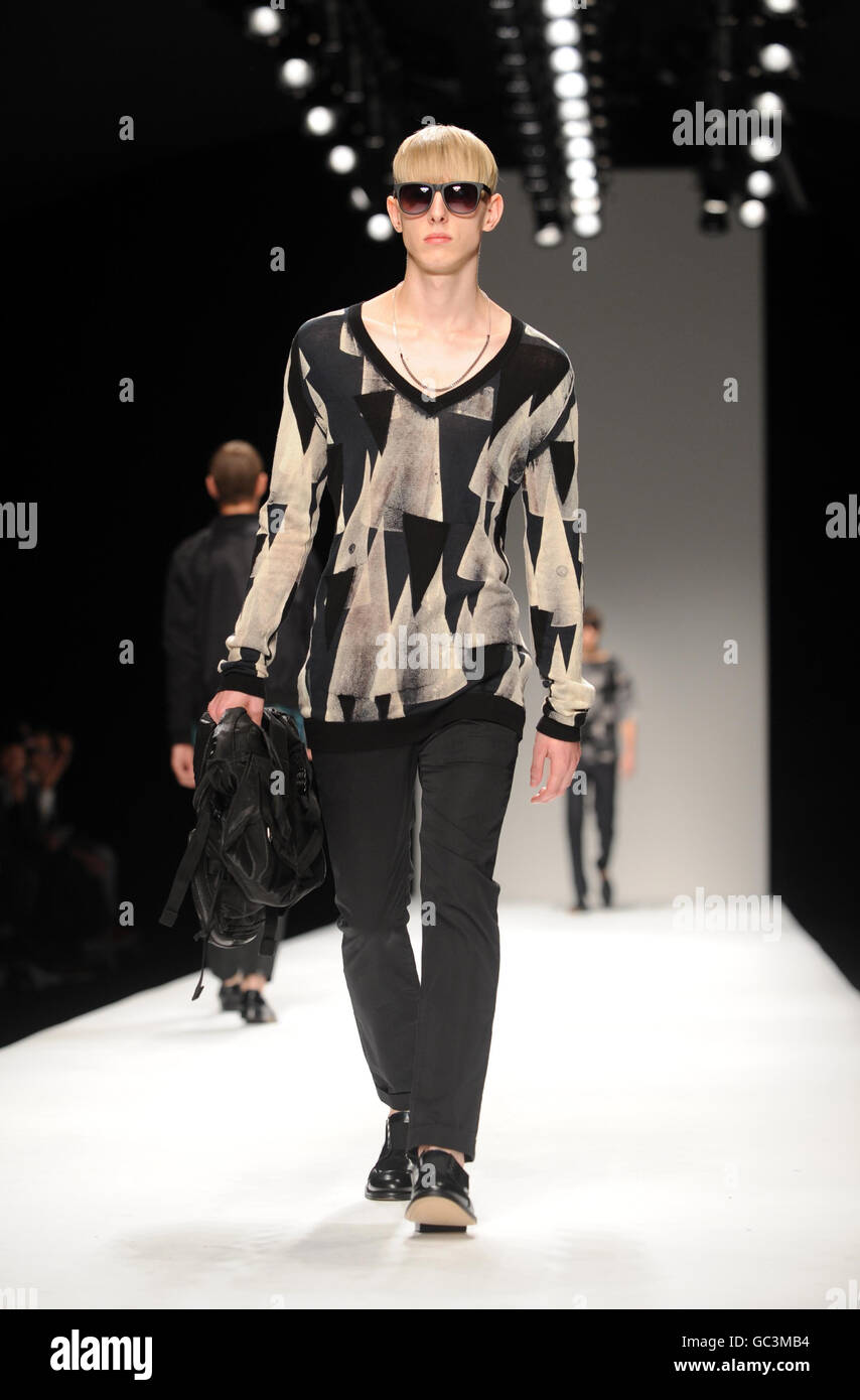 London Fashion Week - MAN Catwalk Stock Photo - Alamy