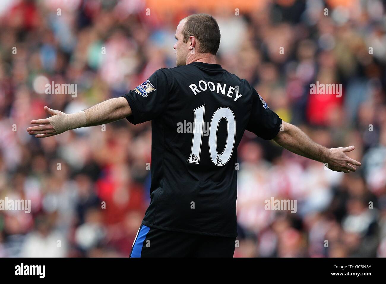 Manchester United's Wayne Rooney shows his frustration during the match ...
