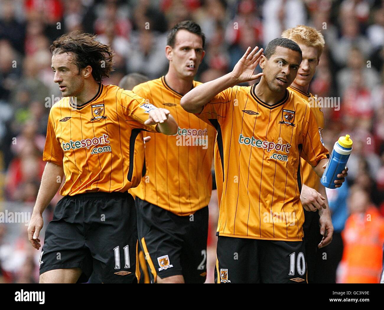 Hull City's Deiberson Geovanni (right) celebrates scoring his sides ...