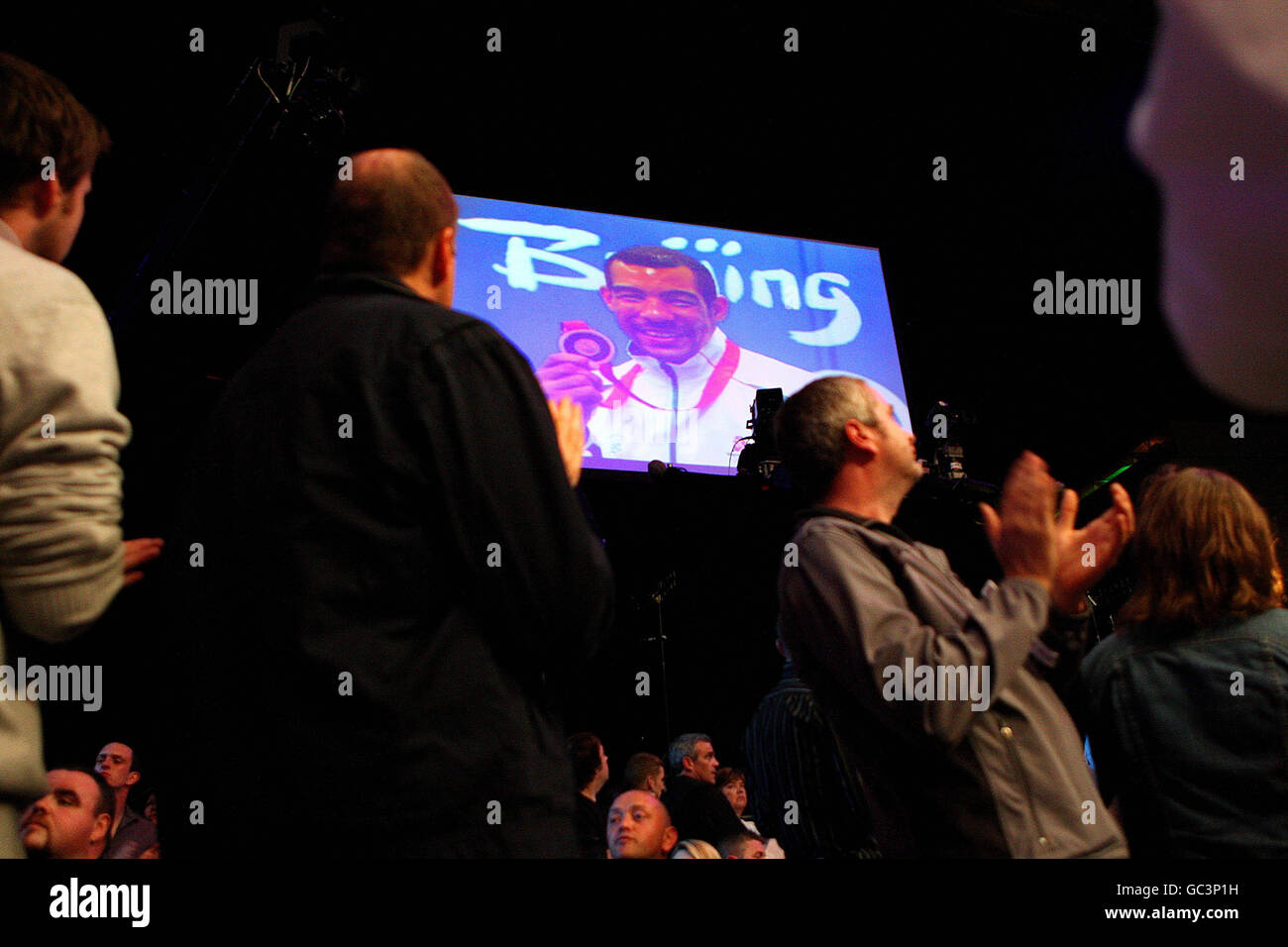 Boxing - WBA World Super-Bantam Weight - Bernard Dunne v Poonsawat ...