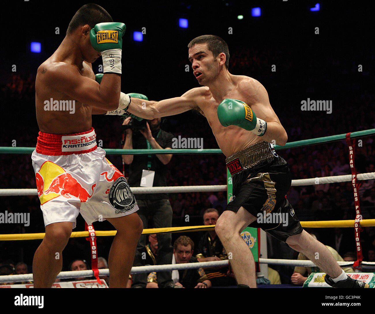 Boxing - WBA World Super-Bantam Weight - Bernard Dunne v Poonsawat ...