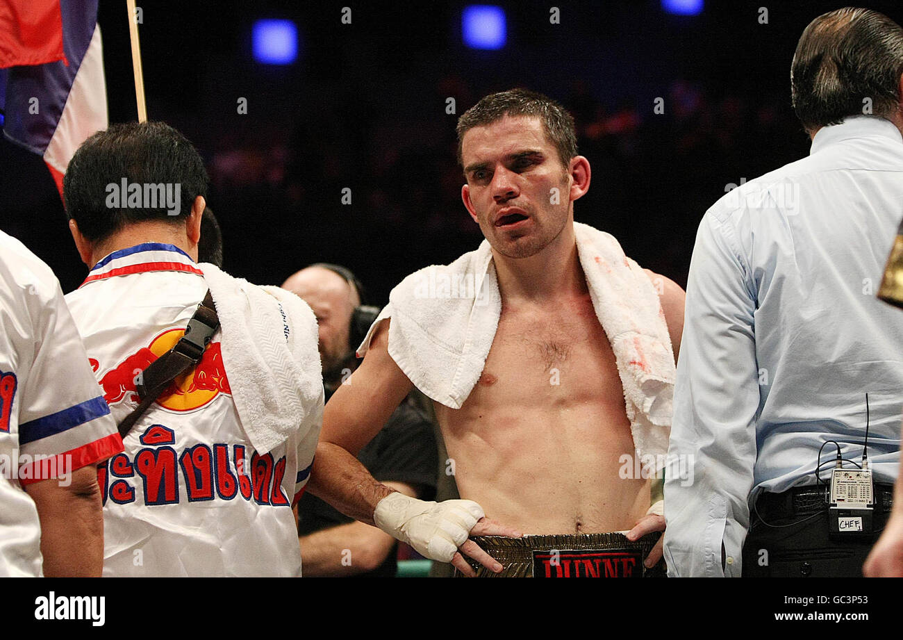 Boxing - WBA World Super-Bantam Weight - Bernard Dunne v Poonsawat ...