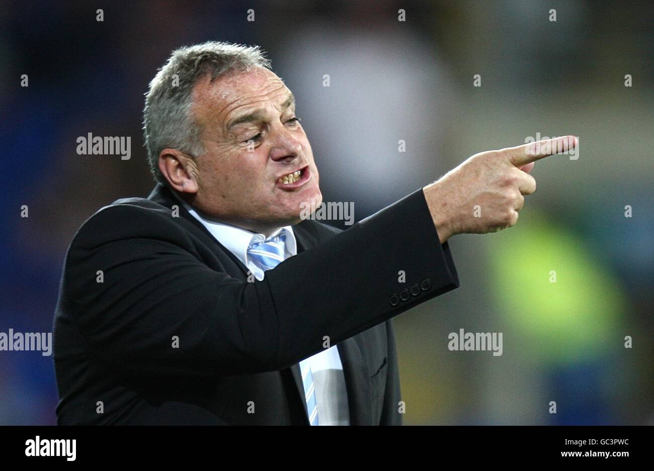 Cardiff city manager dave jones on touchline hi-res stock photography ...