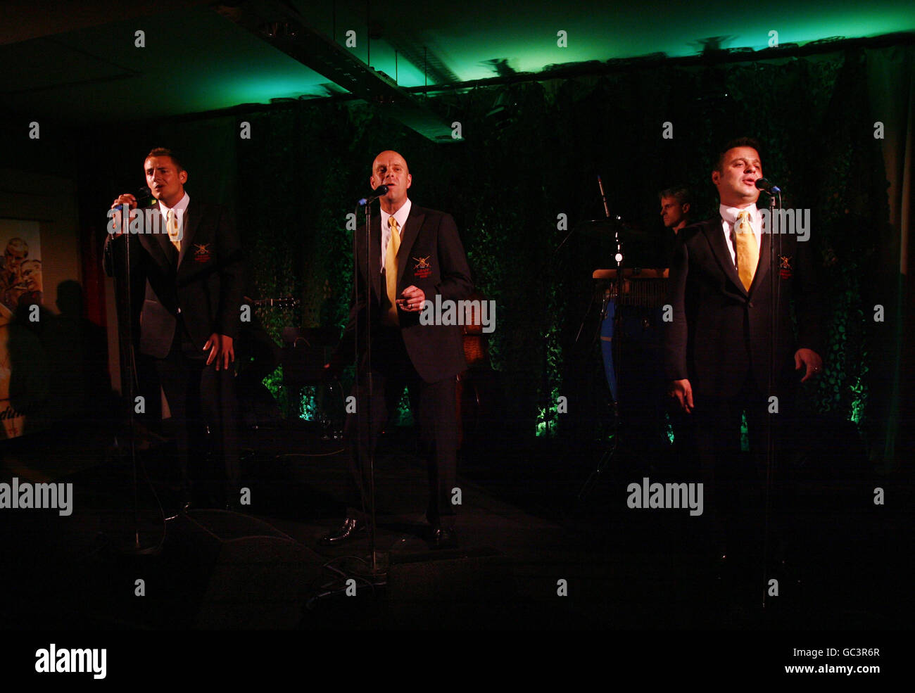 Singing soldiers hi-res stock photography and images - Alamy