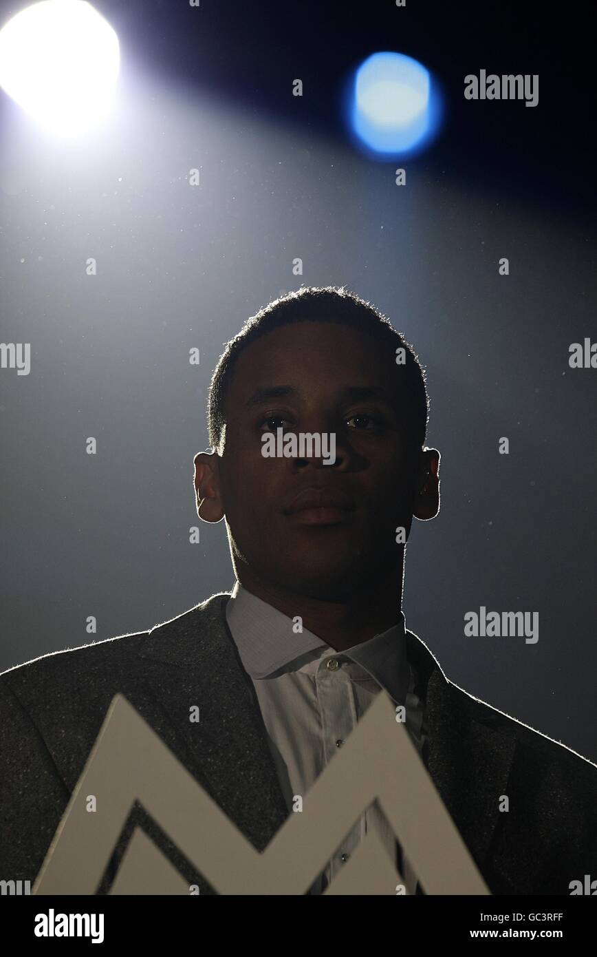 Reggie yates on stage 2009 mobo awards secc in glasgow hi-res stock ...