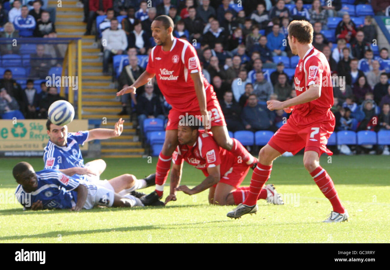 Nottingham Forest's Paul Anderson (far right no7) scores the winning ...