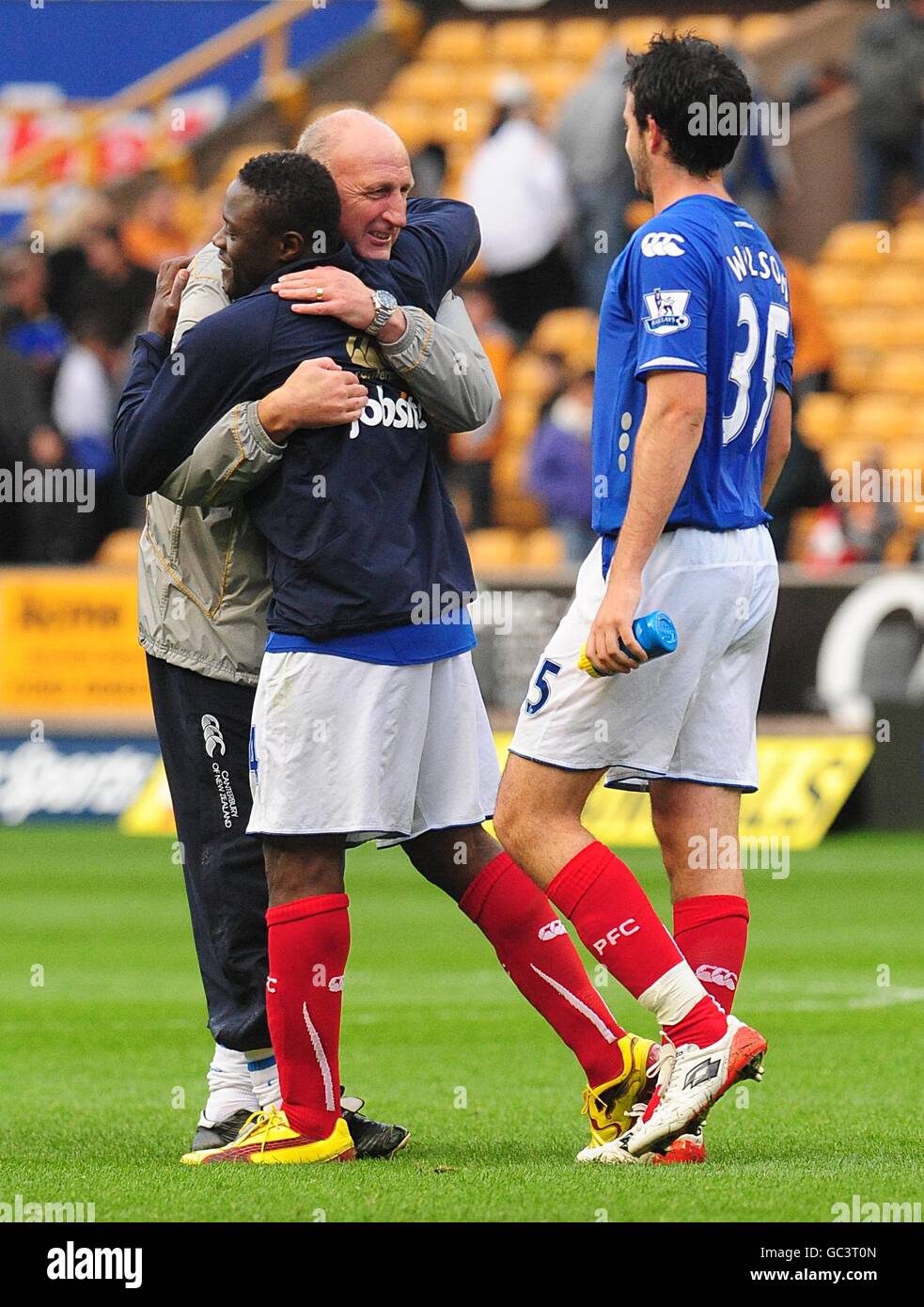 Portsmouth manager Paul Hart (left) celebrates their victory with ...
