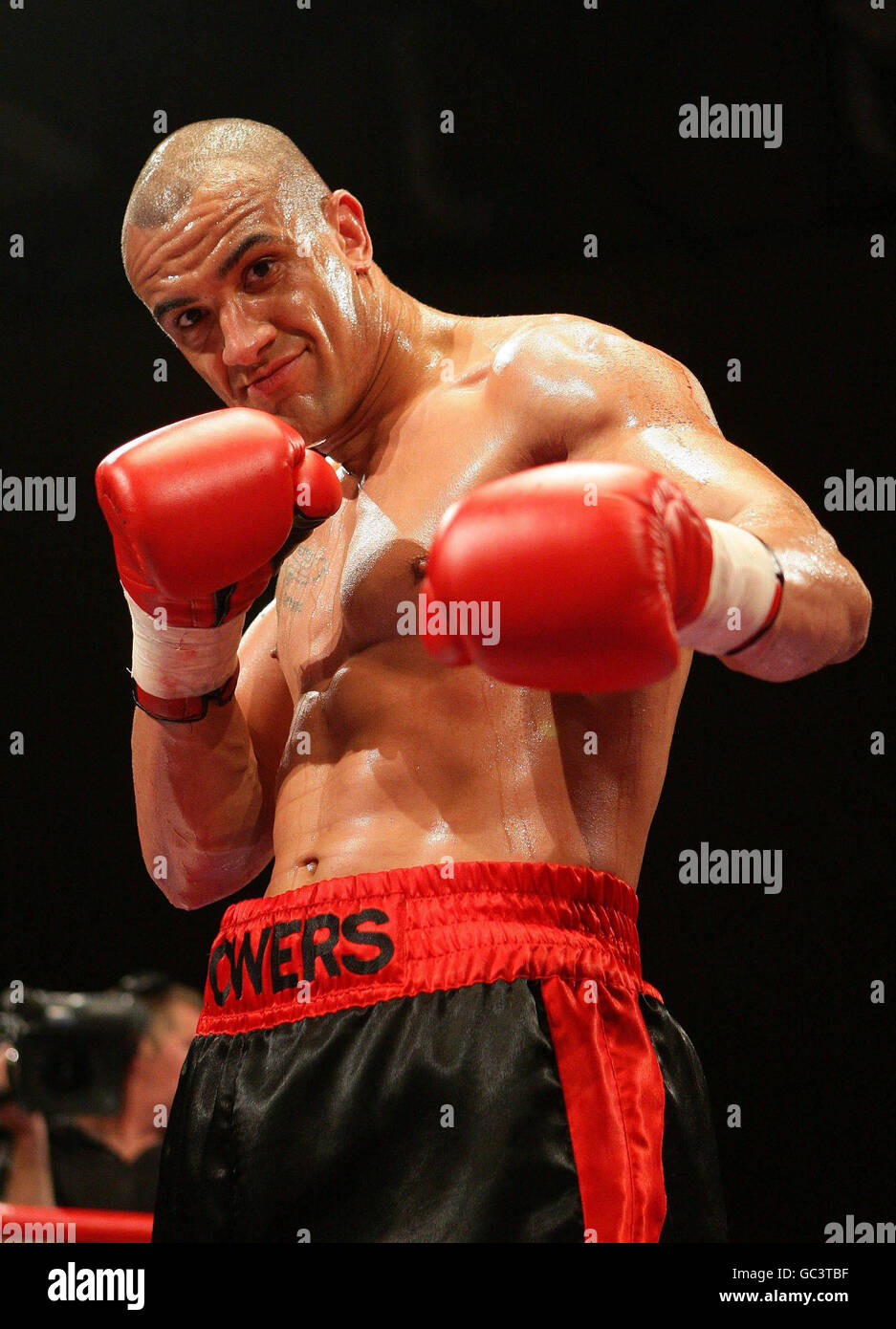 Richard towers heavyweight fight against michael skierniewski ...