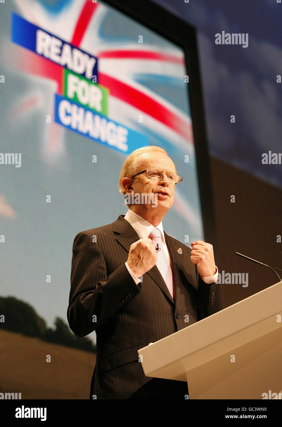 The leader of the Ulster Unionist Party, Sir Reg Empey, delivers his ...