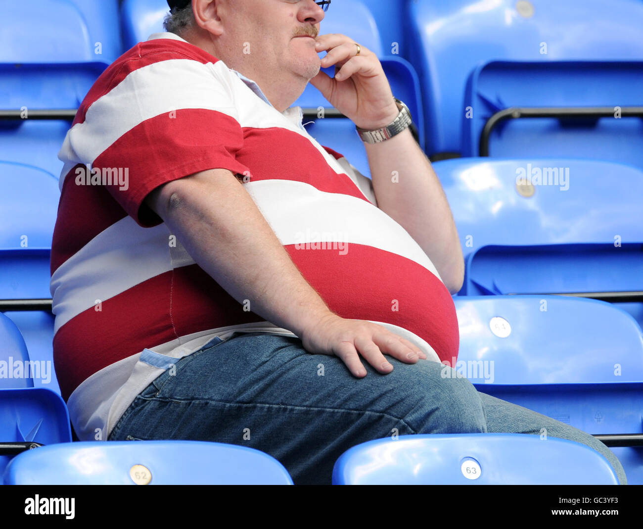 Rugby fan supporter overweight large man big belly stomach hi-res stock ...
