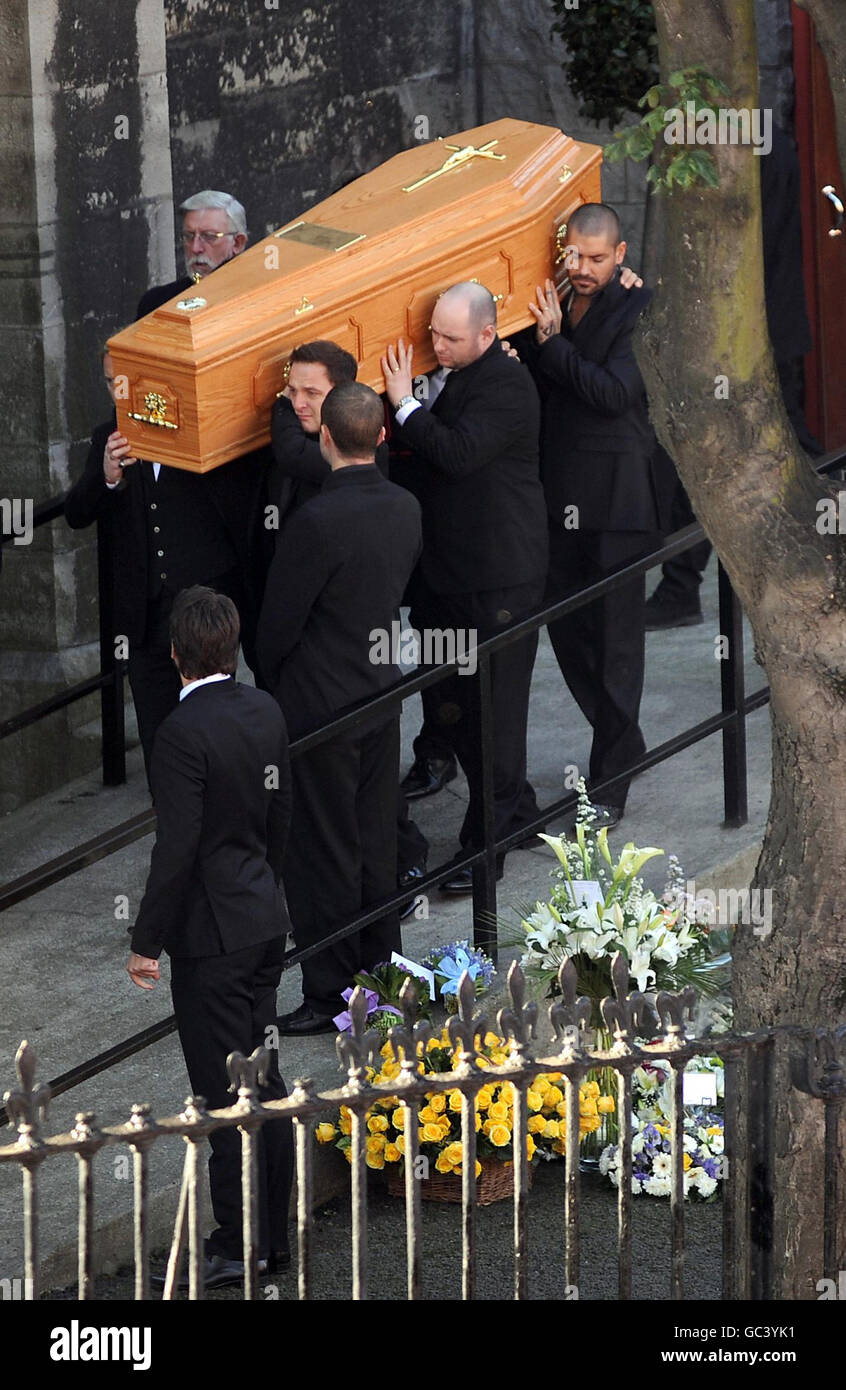 Boyzone members Mikey Graham and Shane Lynch carry the coffin of ...