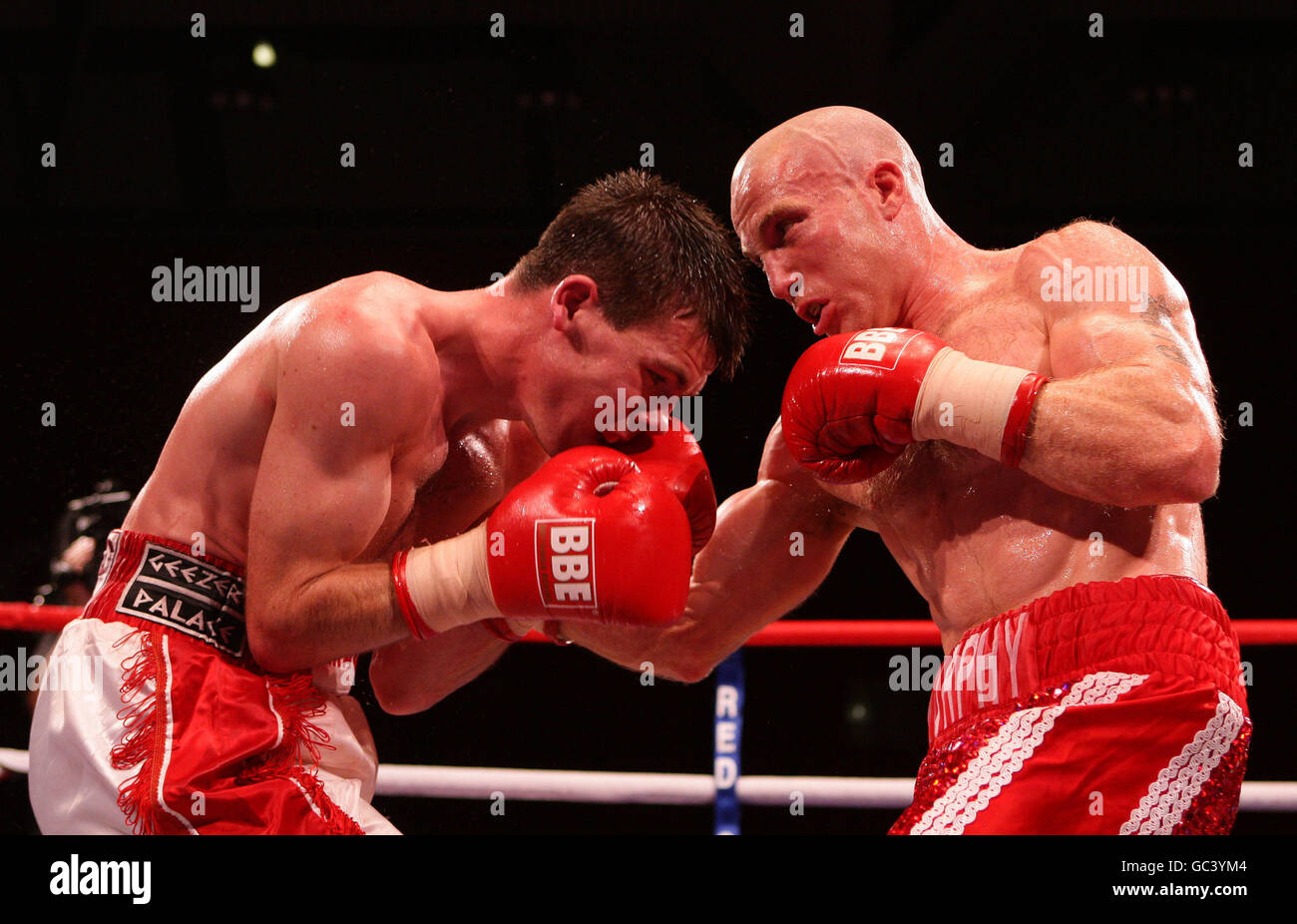 Paul Holborn (left) and Ben Murphy (right) during their Lightweight ...